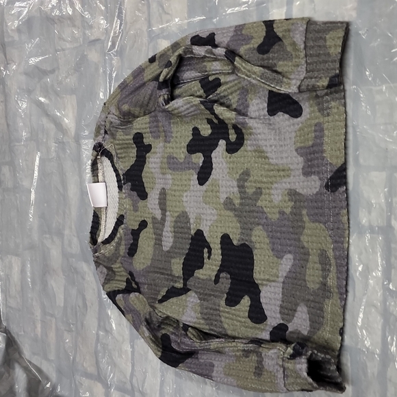 ricky ltd | Shirts & Tops | Ricky Ltd Cameoflauge Thermal Size 5 Boys ...